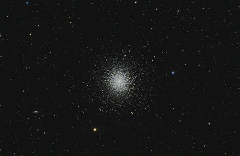 갤럭시 광년 궤도 긴 노출 깊은 공간 무리 무한대 무한한 밀집한 바르샤바 반짝임 밤 밤하늘 별 별빛 별을 바라보는 별의 별이 빛나는 하늘