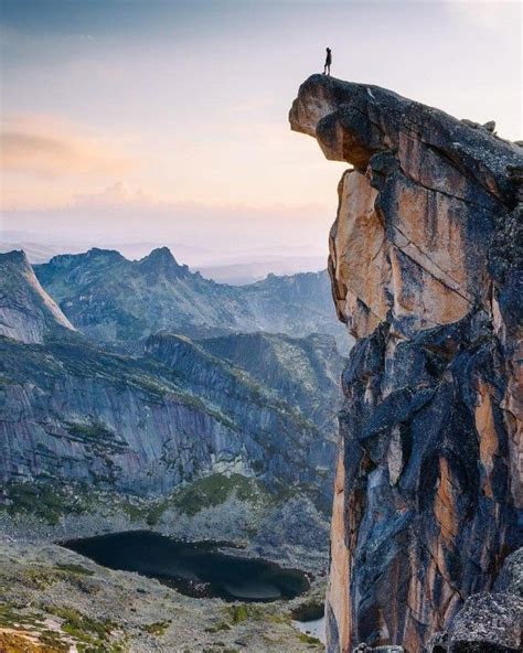 Зуб Дракона, Ергаки. | Natural landmarks, Explore nature, Nature ...
