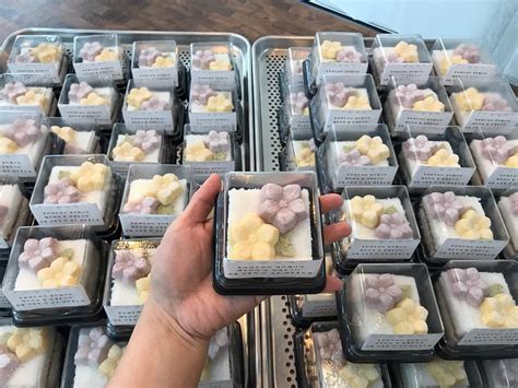 결혼답례떡 포실포실 꿀설기에 올라간 매화설기🌺 빛고을시루백일떡 돌떡 앙금플라워 답례떡 답례품