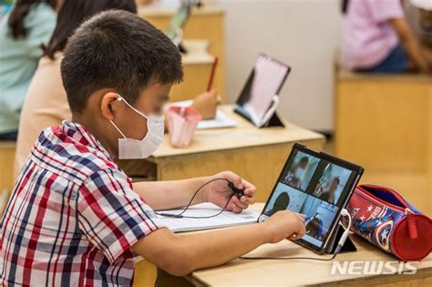 원격수업 태블릿pc 초등 5학년부터 써야 정책 제안