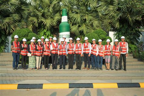 ឧកញ៉ា លាង ហួង បង្ហាញមហិច្ឆិតាគ្រោងនាំចេញផលិតផលស្តង់ដា «made In Cambodia របស់ក្រុមហ៊ុន ខ្មែរ