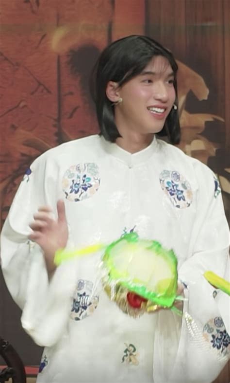 HIEUTHUHAI gây bão cõi mạng khi lần đầu giả gái visual thế nào mà hội chị em đứng hình