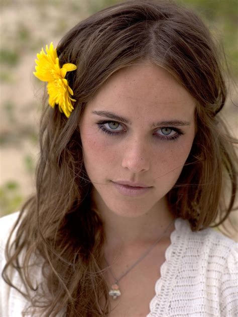 Pin By Carolina Urzúa On Fashionista Isabel Lucas Adriana La Cerva