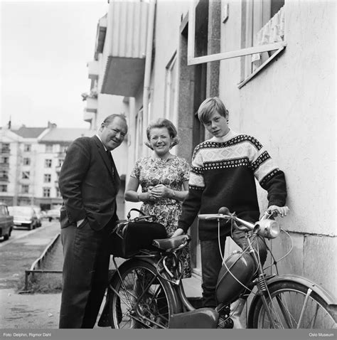 Skuespiller Carsten Byhring Med Kone Og Sønn Oslo Museum