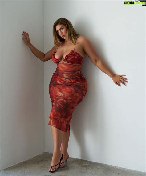 Sophie Hall Instagram Through All This Ive Learned Health Is Wealth A Billionaire Would