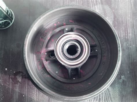 Красим задние тормозные барабаны — Renault Sandero 2G, 1,6 л, 2015 года ...
