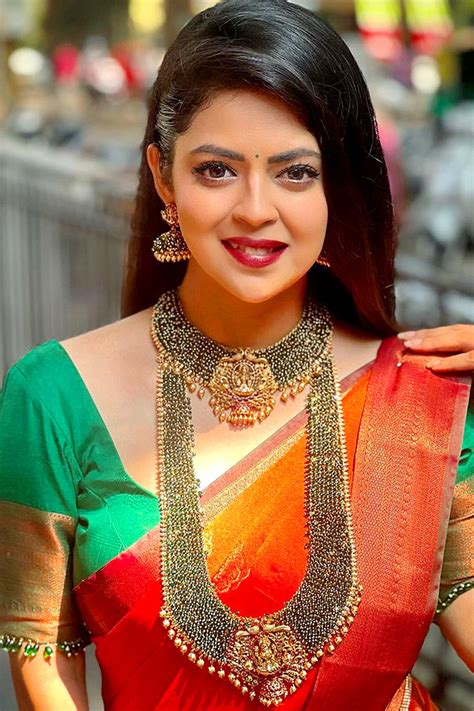 Mansi Joshi దేవత సీరియల్‌ నటి నిశ్చితార్థం ఫోటోలు Devatha Serial Actress Mansi Joshi Gets