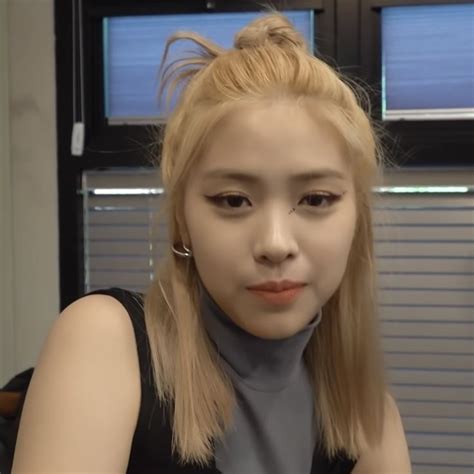 Pin By On ITZY ITZY Itzy Lee Know Ryu