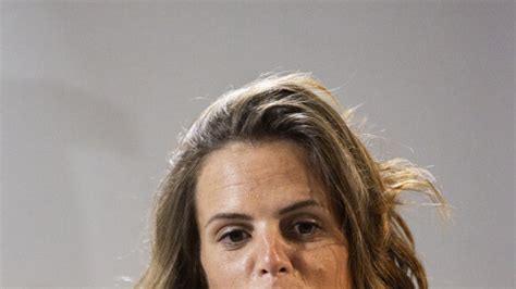 Vid O Laure Manaudou Sa Grande Fille Manon Vit Sa Passion Fond La M Me Que Son Illustre