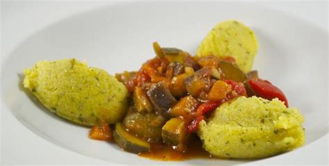 Polenta Kräuter Nocken Mit Ratatouille Gemüse Veggie Recipes Polenta