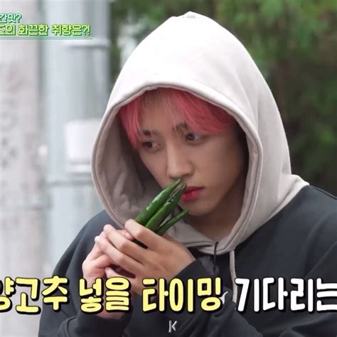 on Twitter 재현이랑 선우 맨날 라면에 청양고추 넣는 거 가지고 싸워 ㅋㅋㅋㅋ 근데 맨날 걍 매운 라면 먹는거야 선우가 그게 맛잇대잔냐 https t