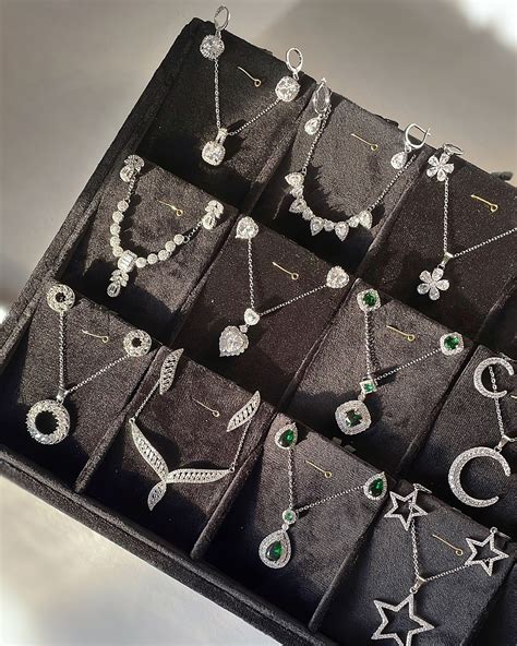 ‎مون گالریاکسسوریبدلیجاتانگشترگردنبنددستبند‎ ‎نیمست های ظریف