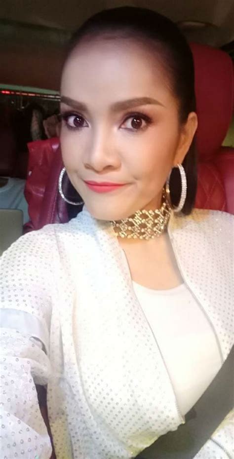 ទោះរវល់នឹងការងារខ្លាំងប៉ុណ្ណាក៏ ពេជ្រ សោភា នៅតែធ្វើរឿងមួយនេះ សម្រាប់អ្នកគាំទ្រ Khmerload