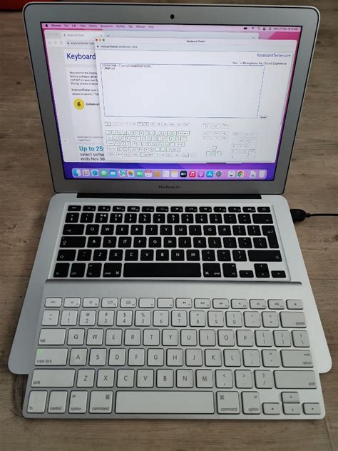 Apple Magic Keyboard Wireless A1314 Computers And Tech Parts And Accessories Computer Keyboard On