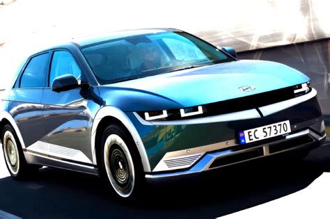 아반떼야 스포츠카야 현대차 고성능 세단 아반떼 N 페이스리프트 공개 더위드카