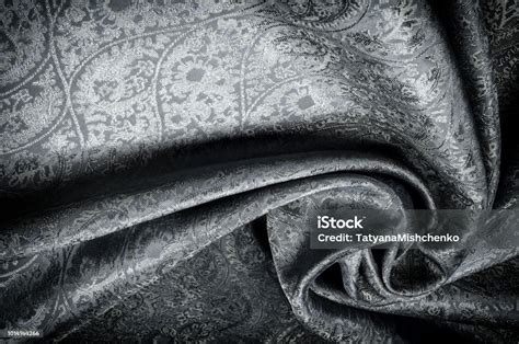 배경 질감 패턴입니다 그레이 페이 즐 리 실크 자 카드 직물에 짠 색조 디자인 복잡 하 게 짠된 반짝 직물 이다 직조 그림자 패턴의 효과 생성 하거나 인쇄 합니다 0명에