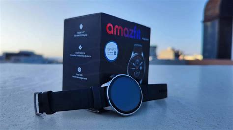 ג׳ירפה סוקרת: שעון Amazfit GTR4 - האם הוא שעון חכם? שעון ספורט? או בכלל ...