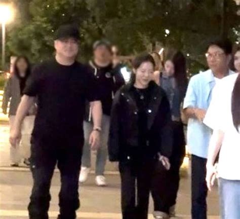 Sm 떠난 이수만·써니 유영진과 中서 나란히 포착협업하나 기대 ↑