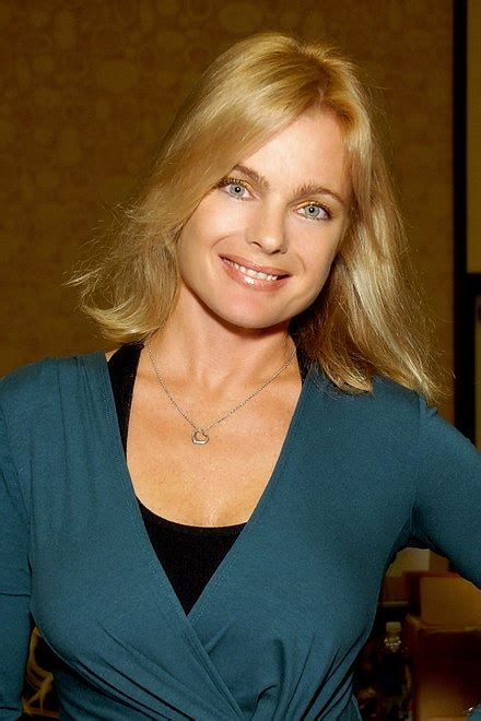 Erika Eleniak — Wikipédia