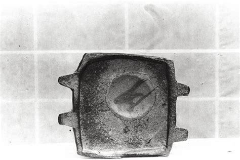 The Isamu Noguchi Catalogue Raisonné Artwork Dish [288 02]