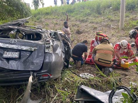 Chocan Y Vuelcan Extranjeros En Carretera De Tamaulipas Hay Un Muerto Y Cuatro Heridos