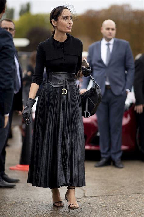 Много Dior, «денежные» платья и ремни на талии: 40 образов парижских ...