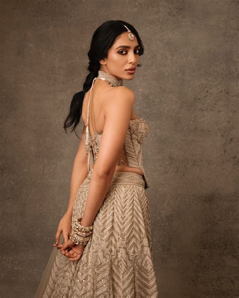 Sobhitha Dhulipala Ravishing In Her Latest Glamourous Photoshoot Goes
