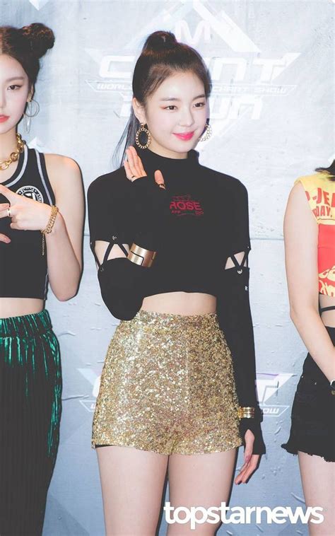 Pin By Luana Caroline On Itzy Fashion Itzy Lia