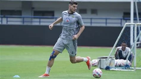 Nick Kuipers Jadi Pemain Serba Bisa Di Semua Lini Sudah Sumbang Tiga Gol Buat Persib Pos