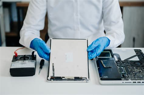 전자 기술자 전자 공학 전자 수리 전자 측정 및 테스트 수리 및 유지 보수 Conceptsuses 전압 측정기를 사용하여