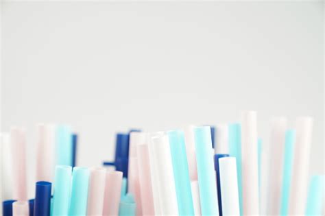 파티를위한 빨대 플라스틱 음주 배경의 다채로운 복사 공간 과 화려하고 밝은 플라스틱 빨대의 닫습니다 0명에 대한 스톡 사진 및 기타 이미지 Istock