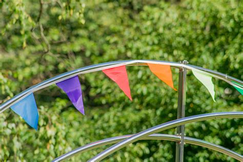 다채로운의 배너를 축 하 합니다 노원 녹색 배경에서 파티 플래그 0명에 대한 스톡 사진 및 기타 이미지 0명 기 나무 Istock