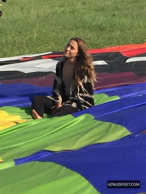 Lauren Daigle Feet Aznudefeet