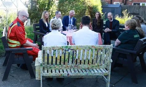 Принцеса Кейт на 43 Кралското семейство я определи като най невероятната съпруга и майка ᐉ