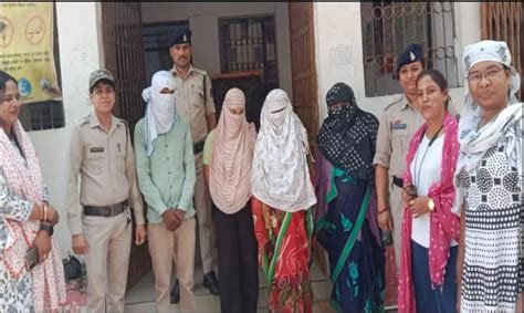 Cg सेक्स रैकेट का भंडाफोड़ पुलिस ने गार्डन में दी दबिश फिर 3