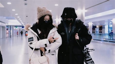 Snh48 Wang Yi And Zhou Shi Yu Sqhy Teasing Each Other In The Airport