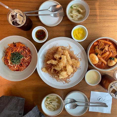 소행성밥상 쌔비테이블 관덕정분식 올레 안내소 안에 있어 올레꾼들에게 인기있는 곳이다 인기