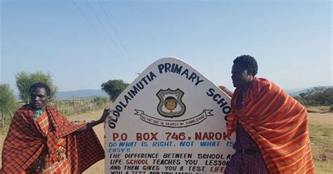 아프리카 부족 사진 한번 찍었다가 혼쭐