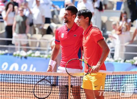 [사진] 결승 앞서 포즈 취하는 조코비치·알카라스