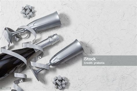 새해 크리스마스 기념일 생일에 대한 개념입니다 복사 공간이있는 휴일 또는 축하 배경 샴페인 안경 병 실버 리본과 활의 상단보기 샴페인 와인에 대한 스톡 사진 및 기타 이미지