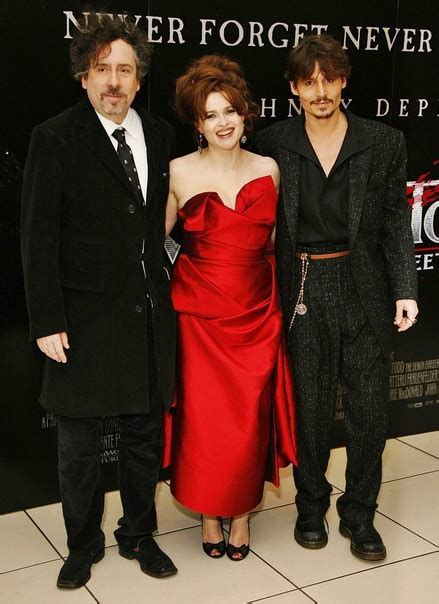 Тим Бёртон Хелена Бонэм Картер и Джонни Депп на премьере фильма «Суини Тодд Демон парикмхер с