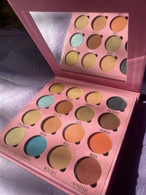 Палетка теней — цена 233 грн в каталоге Тени для век Купить товары для красоты и здоровья по