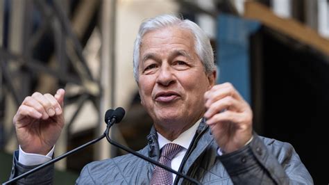 News Explorer — Jpmorgan Chase Head Jamie Dimon Hates Bitcoin Loves