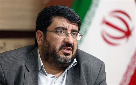 کنایه فواد ایزدی به پزشکیان چون از کلمه نسخه زیاد استفاده کردید، یک