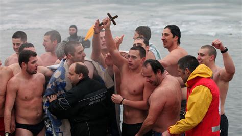 Ритуалът по изваждане на Светия кръст от водите на езерото в ж к Дружба ще се състои ут