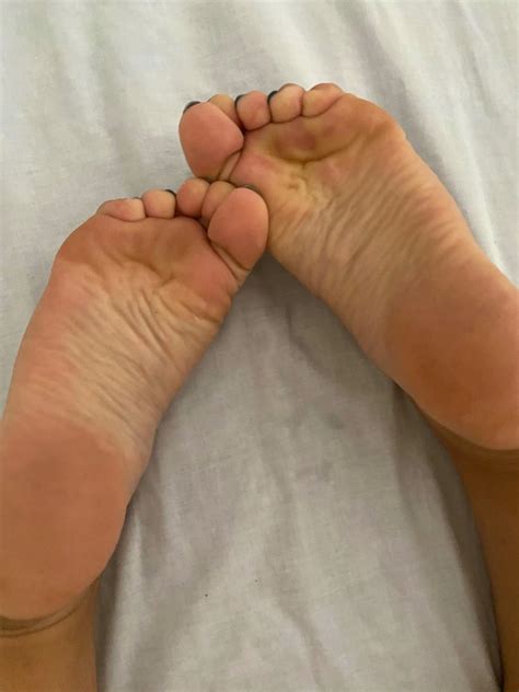 Ready For Footjob Scrolller