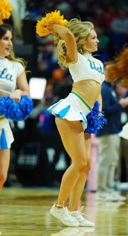Ucla Cheerleaders Stun Crowds With Revealing Outfits Dance Moves Men