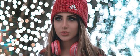 Download Wallpaper Girl Hat Eyes Model Pretty Lips Face Pose