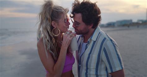 Florida Man Stars Edgar Ramírez And Abbey Lee On Shower Scene Hidden Gold On Screen