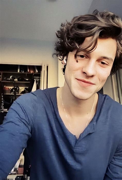 Corte De Cabelo Rosto Triangular Invertido Masculino Testando Produtos Cosmeticos